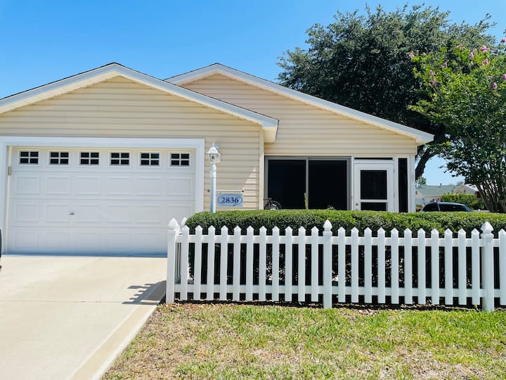 2/2 Florida Chic Patio Villa ! - Lake Weir, FL