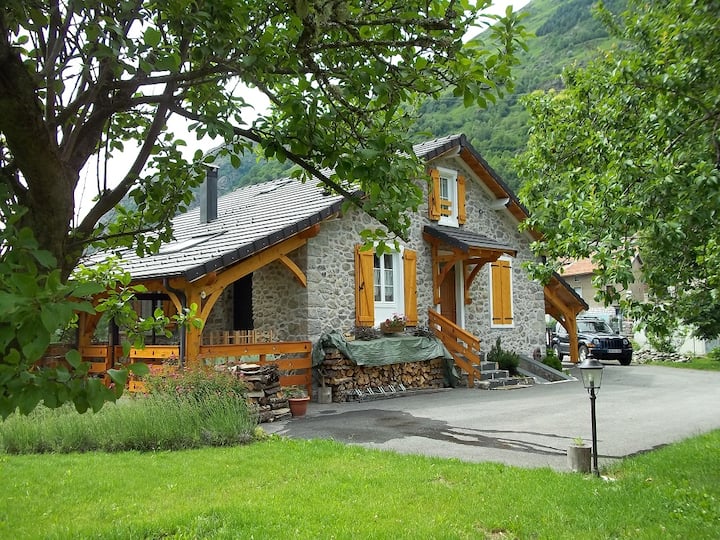 Ouxis à Orlu En Haute Ariège - Orlu