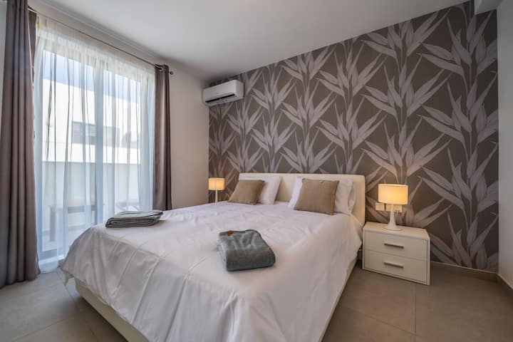 Spacious 3br Penthouse-msida | 5 Min To Sliema - Malta