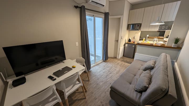 Just Steps Away From The Beach And Shopping - Montevideo