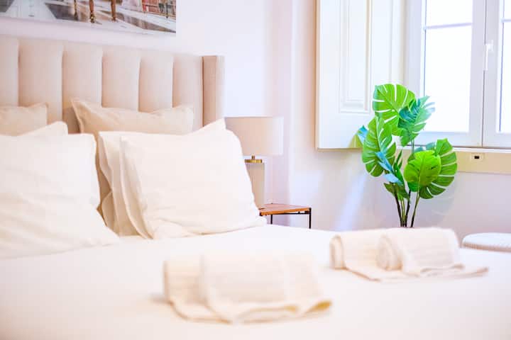 Principe Real Deluxe 3-bedroom Apartment - Lisbon