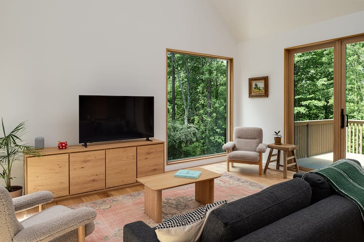 Tree Top Modern, Steps To Town - Weaverville, NC