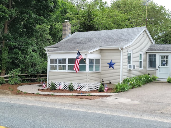 Cozy Cottage - South Kingstown, RI