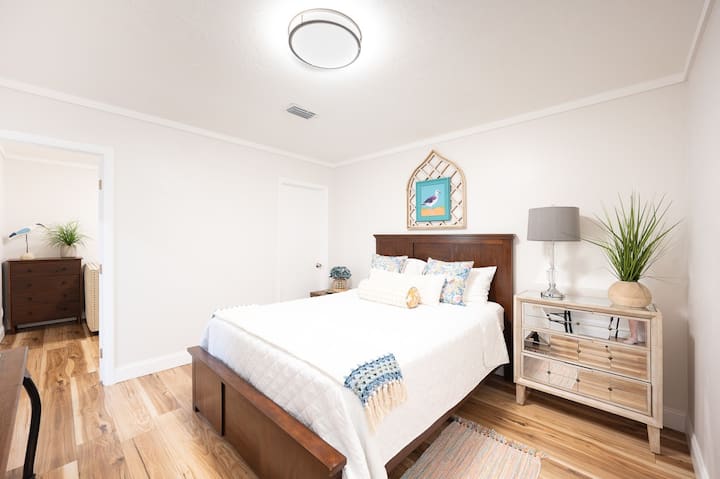 Peaceful Nest - Zoo Miami, Miami