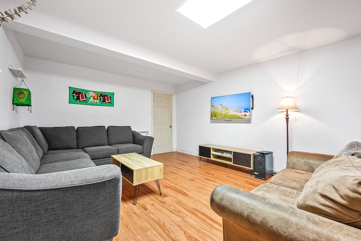 Spacious 2-story Apartment - Montréal, QC