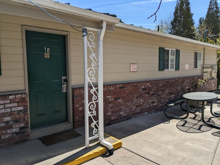 1 Bedroom Apt. In Downtown Weed - Mount Shasta, CA