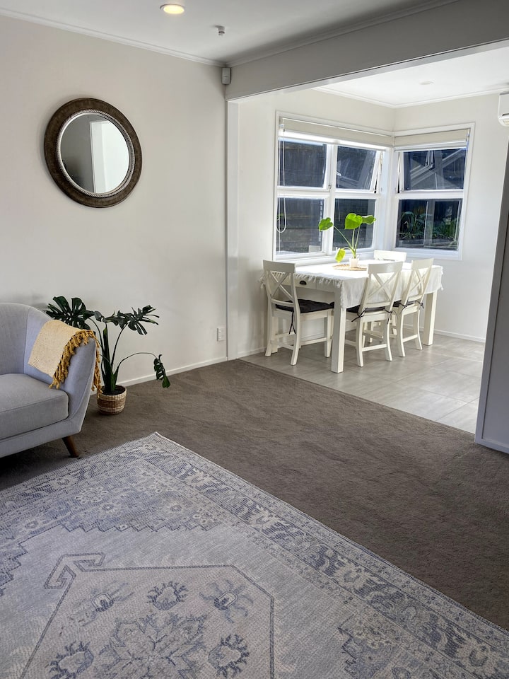 Spacious Family Retreat - Waiheke Island