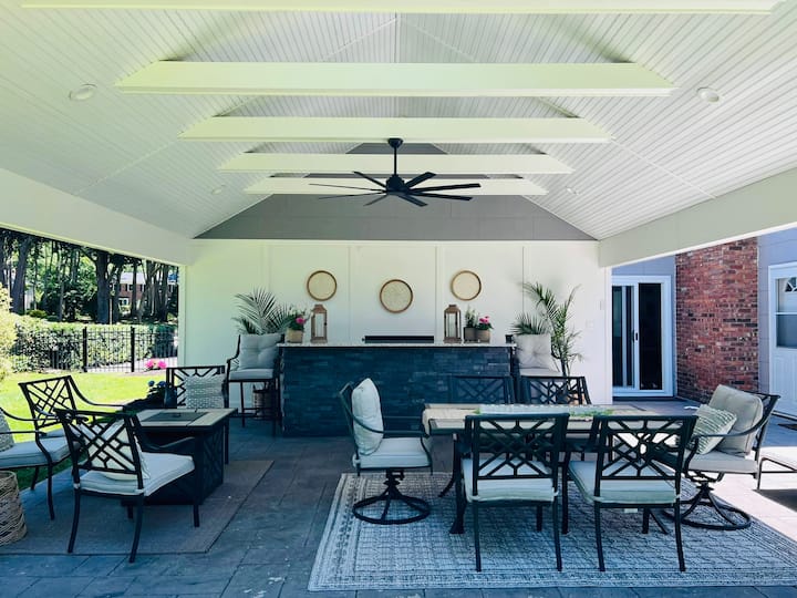 Modern Long Island Family Home Near Local Beaches - Broadway, NY