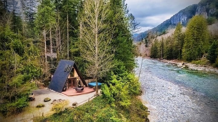 Cozy Mountain Cabin With Views! - Index, WA