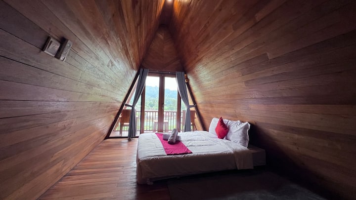 Spacious Family Room With Balcony @ Umah Nanda - Kintamani