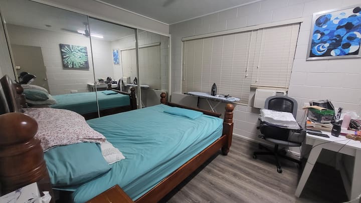 R2 Super Value Queen Bed Room In Unit3 - Townsville