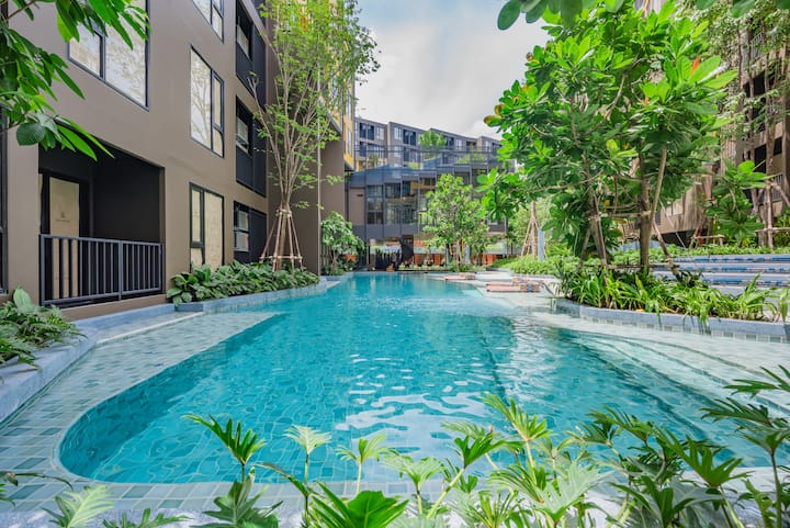 Luxury & Cosy Pool View Room In Good Location - プーケット