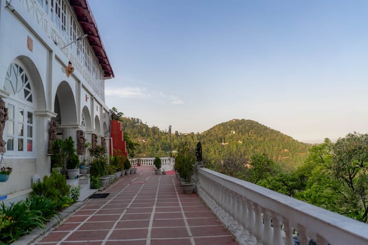 Arvelia Colonial George Everest Luxe By Da Alohas - Mussoorie