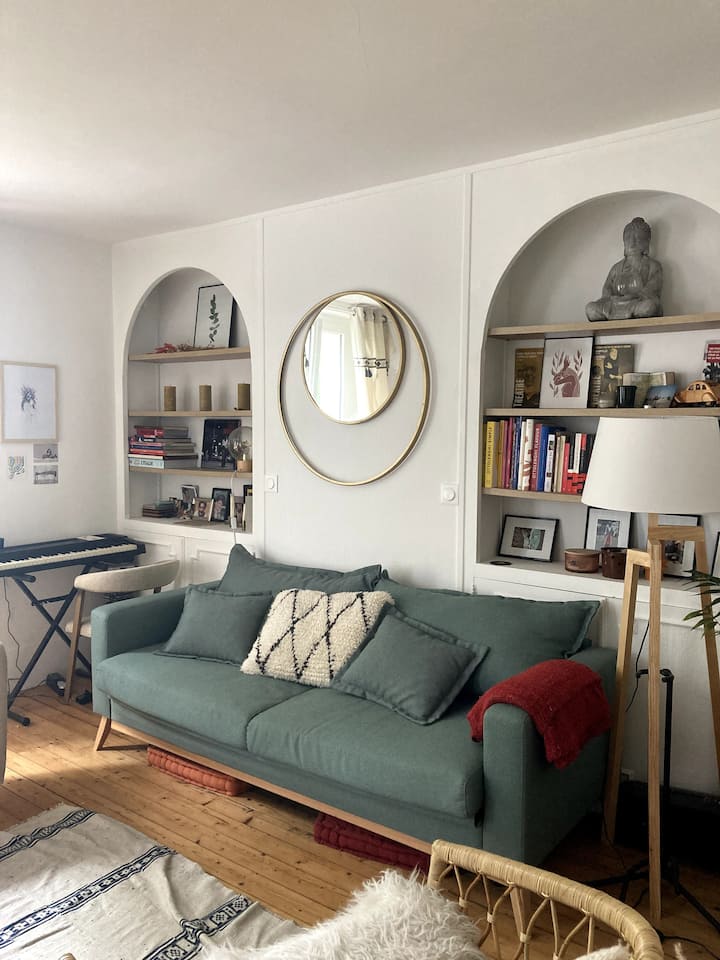 Flat With Terrace - Montreuil, France