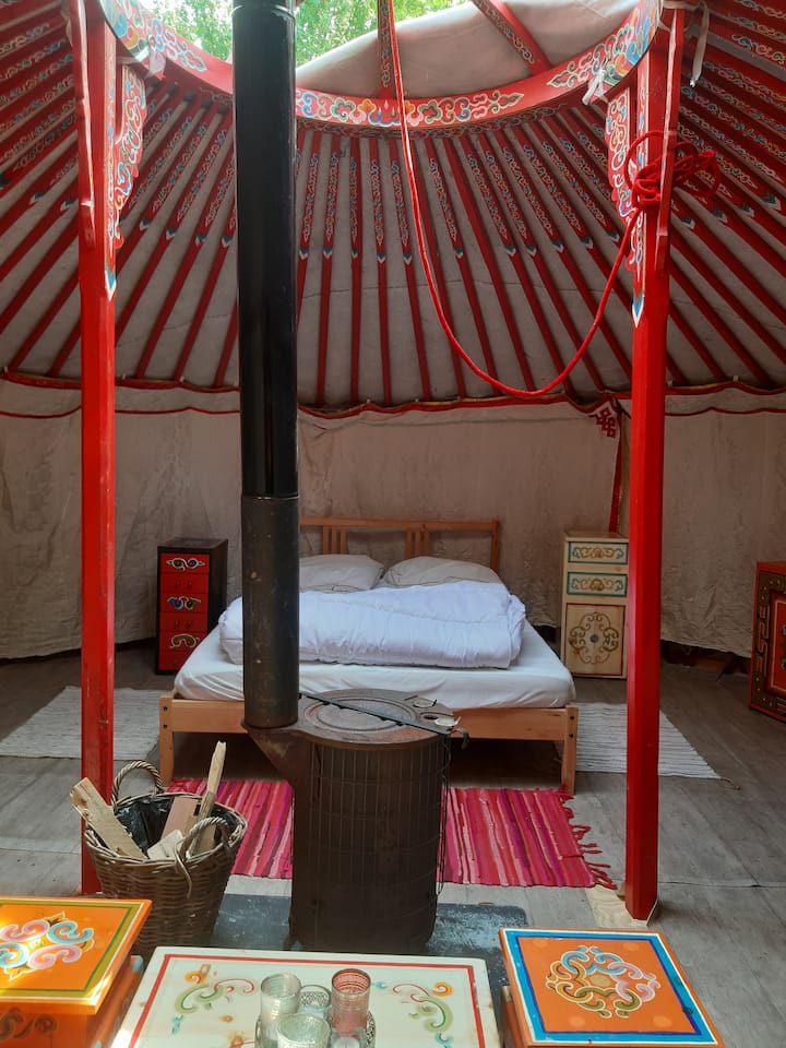 Rode Yurt Voor 4 Tot 5 Personen - Terneuzen