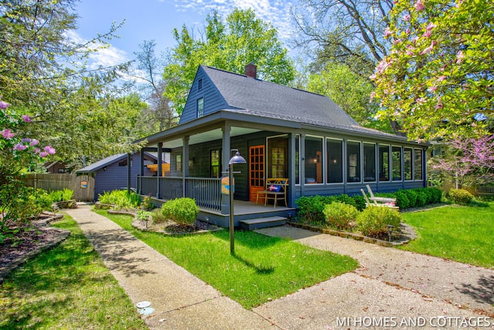 Cedar Shores Main House - Close To It All! - Saugatuck, MI
