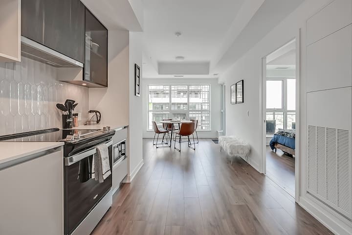 Brand New Luxury 2-bedroom Condo: Free Parking - Oakville