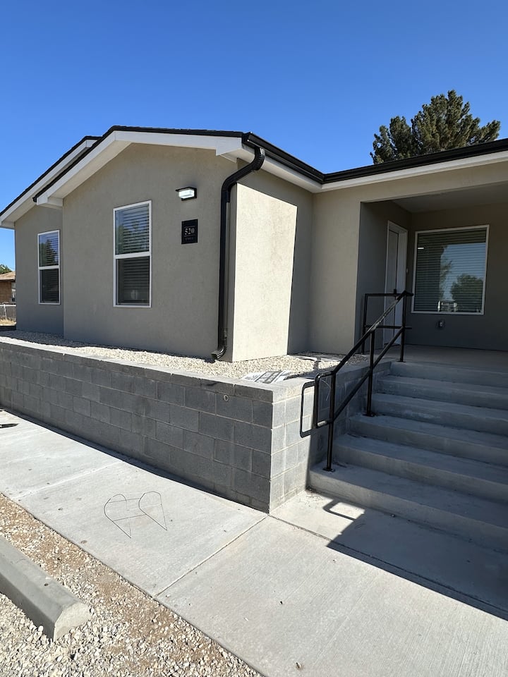 Modern Luxury Townhome 
Unit C - Carlsbad