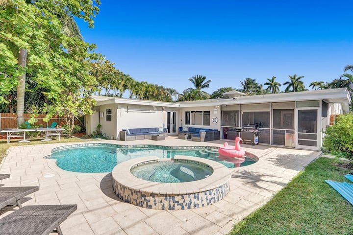 Stylish 4 Bed 2 Bath Pool & Spa - Aventura, FL