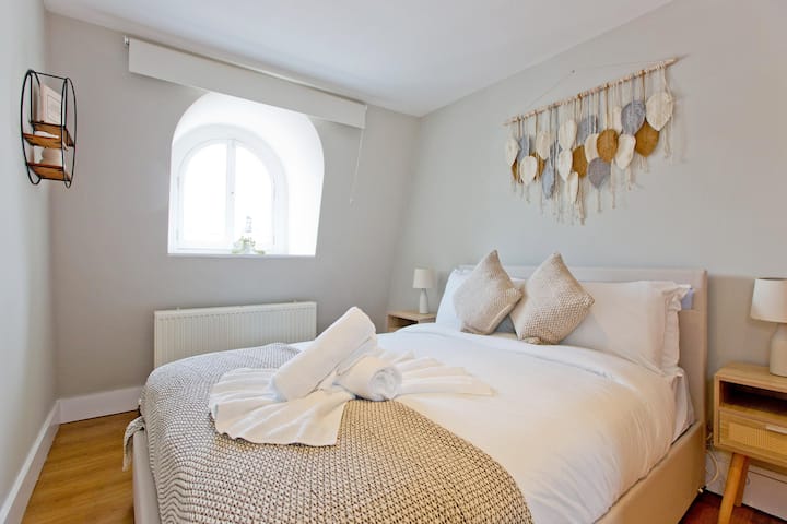 Homely 3 Bedroom Flat In Earls Court -4th Floor - Earl's Court