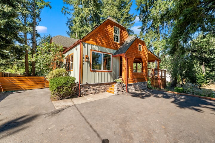 Farmhouse Apartment On 1 Acre! - Vancouver, WA