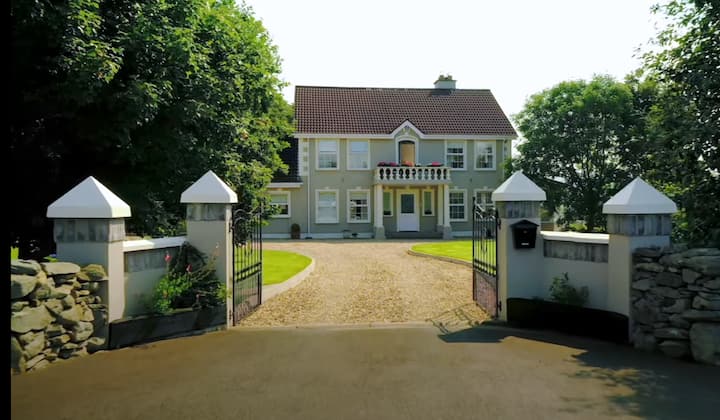 Home In
County Donegal, Ireland - Derry
