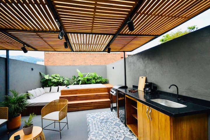 Laureles Penthouse: Jacuzzi & Huge Terrace - Medellín