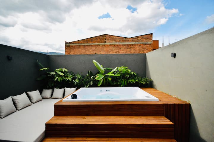 Laureles Penthouse: Jacuzzi & Huge Terrace - Medellín