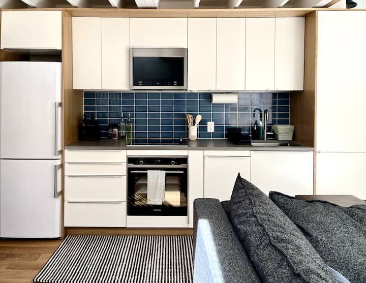 Bright + Modern Guesthouse - Shoreline