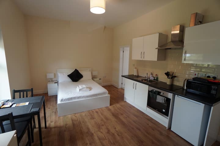 Brand New Spacious Modern Studio - Derby