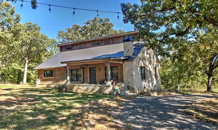 Cozy Riverside Cabin - Greenleaf State Park, Braggs