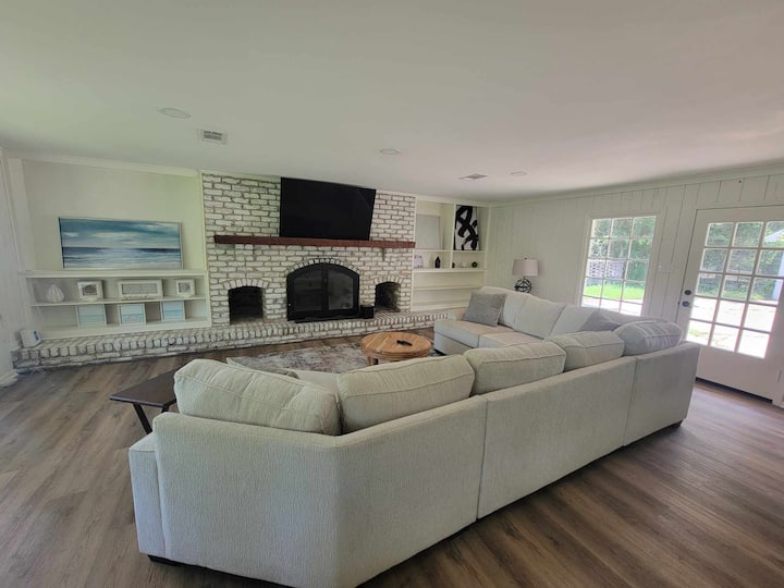Spacious Abode - Mobile, AL