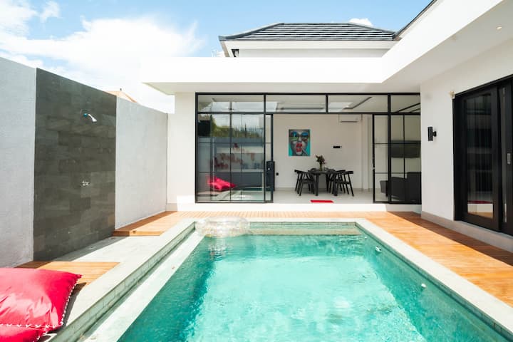 Umalas Retreat: Stylish 2br Villa W/ Private Pool - Bali