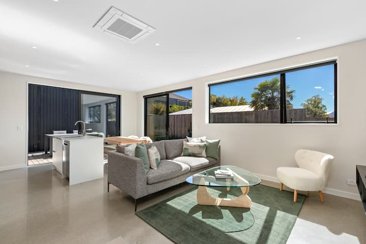 Alpine Elegance: 2-bed Retreat - Wanaka