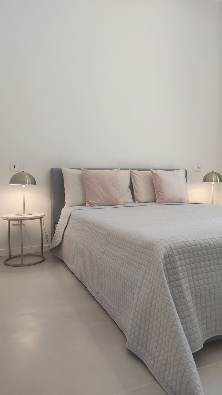 Spacious & Elegant 3 Bedroom App - Salerno