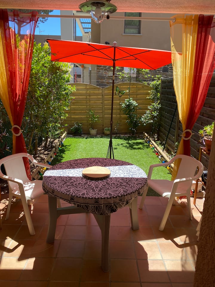 Joli Appartement Avec Jardin - La Mole