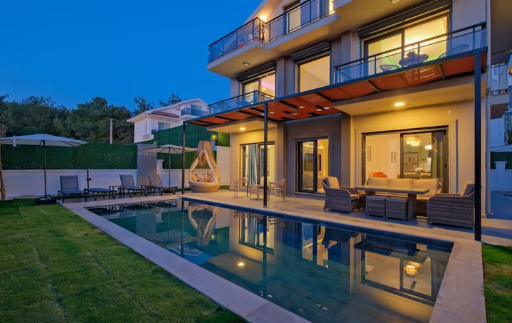 Fethiye'de Deniz'e Yakın 4 Odalı Jakuzi Lüks Villa - Фетхие