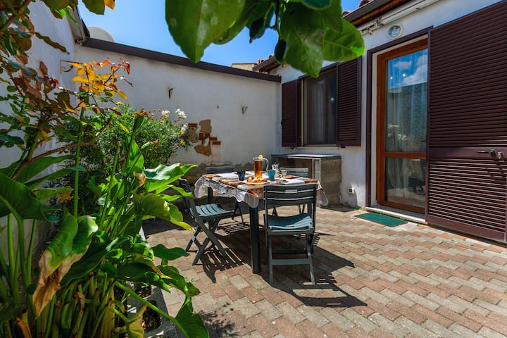 Camy Wine House: Jardin + Clim Près Gare - Livorno