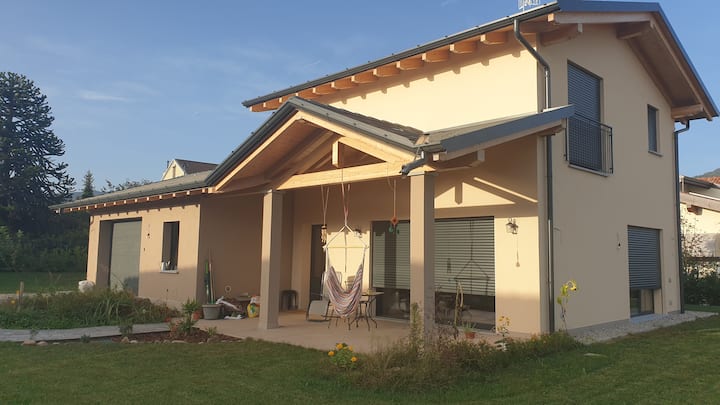 Stanza In Villetta Con Giardino - Varese