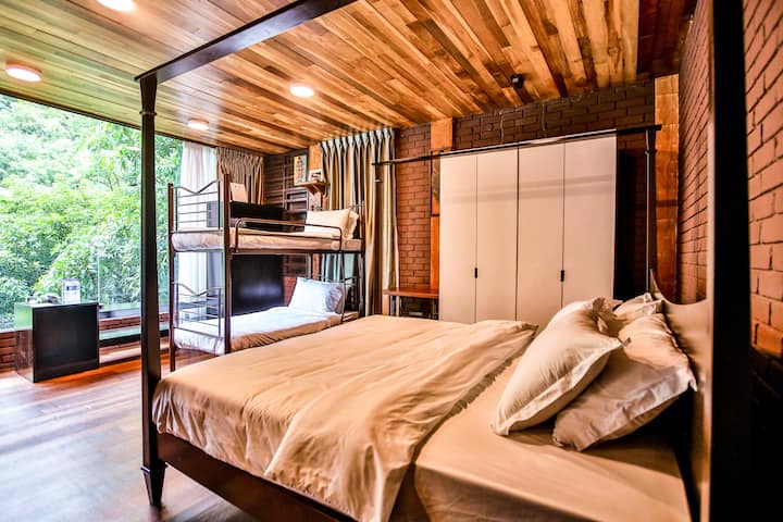 Pool View Room 4pax - Mantin