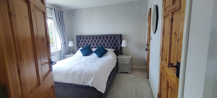 Cosy, Central Home Away From Home - Ennis