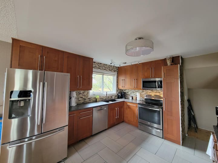 Urban Oasis, 3 Queen Beds, 3 Bedrooms - Calgary