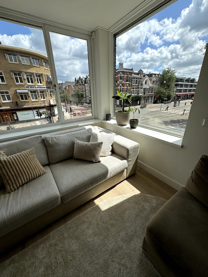 Licht App. In Amsterdam-oost. - Diemen
