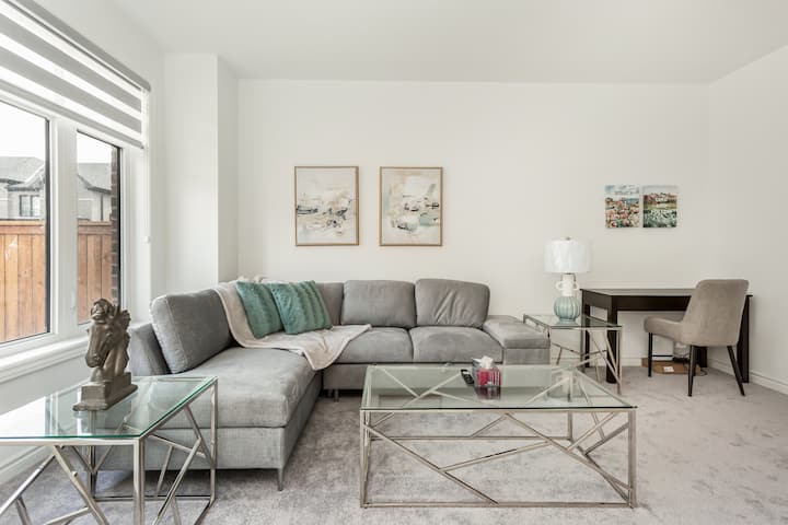Chic Home Near Niagara Falls - Niagara Falls