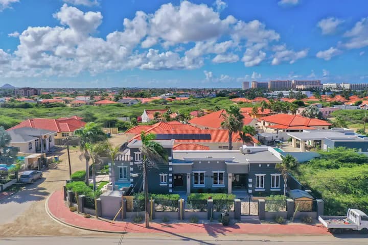Luxurious 4-bedroom Getaway In Noord, Aruba - Aruba