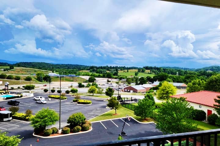 Mtn View Condo 2bd/2ba With Pool/ht@ Bristol Baby! - Blountville, TN