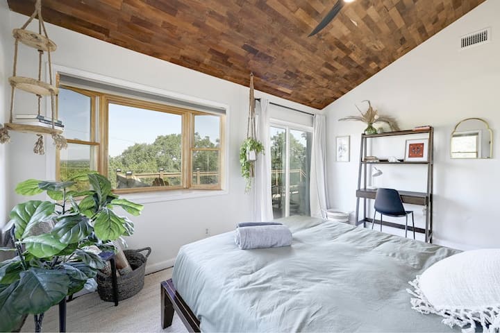 Wimberley Hill Country Retreat | Sleeps 12! - Wimberley, TX