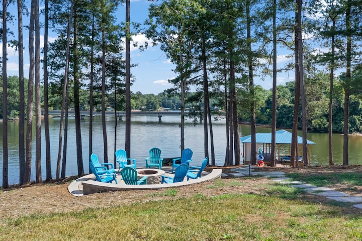 Emerald Oasis A Waterfront Retreat - Lake Hickory, NC