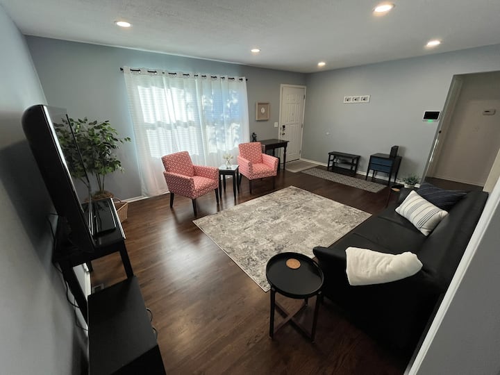 Cozy Home In The Heart Of Omaha! - Omaha, NE