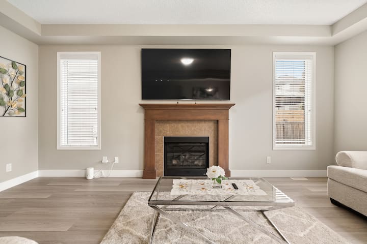 A Beautiful Home In Airdrie - Airdrie